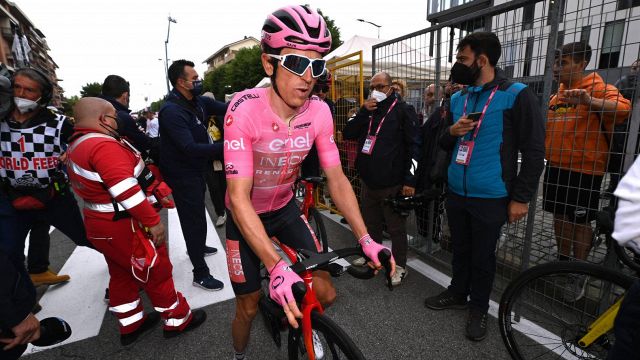 Giro d'Italia, la maglia Rosa Thomas verso le Alpi: "Il morale è alto"