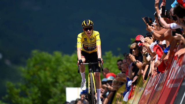 Tour de France 8° tappa: Pedersen brucia Philipsen, Cavendish cade e ...