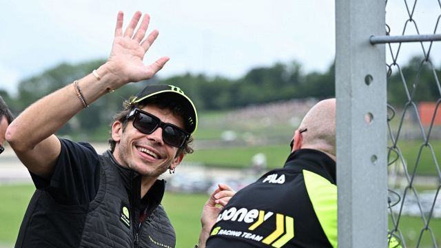 Valentino Rossi compie 45 anni, cosa fa oggi il Dottore: la famiglia ...