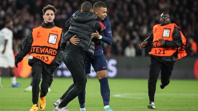 Champions, Psg-Milan: solo un invasore riesce a fermare Mbappè. A ...