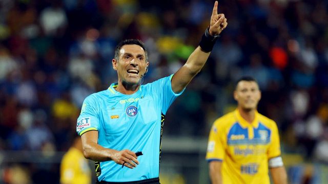 Arbitri: Sacchi sarà sospeso per saluto negato, assistente donna minimizza