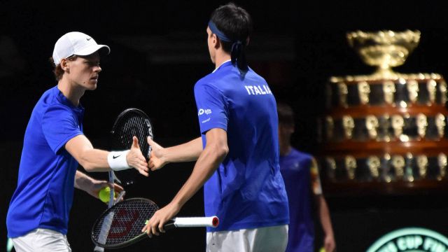 Tennis Coppa Davis, quarti Italia-Olanda 2-1: Sinner rimonta gli Orange e porta gli Azzurri in ...