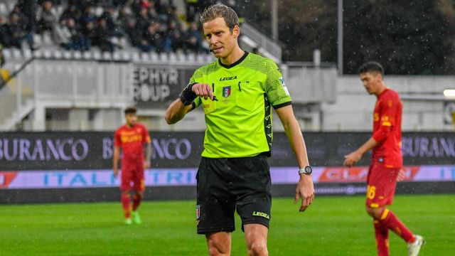 Serie A, gli arbitri della 37a giornata, tutte le designazioni: Chiffi per Inter-Lazio e Doveri ...