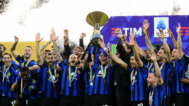 Inter, festa scudetto: coreografia, striscione per Zhang, premiazione e ...