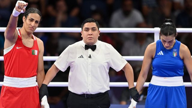 SONDAGGIO - La pugile Angela Carini ha rifiutato di combattere il match ...