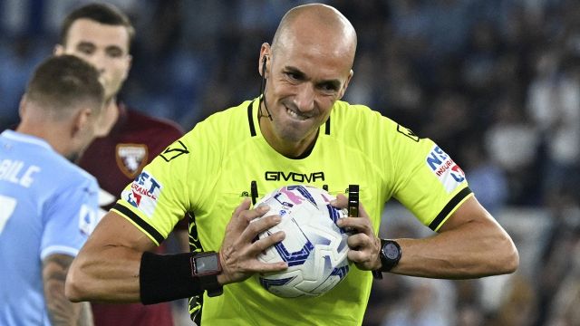 Serie A, gli arbitri della 34a giornata, tutte le designazioni: Fabbri per Inter-Roma, perché ...