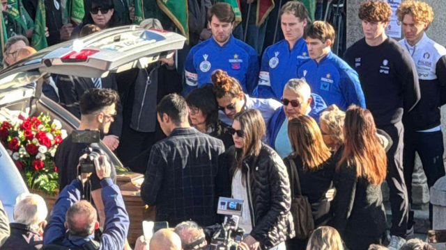 I funerali di Matilde Lorenzi, l'ultimo saluto alla sciatrice morta: il ...