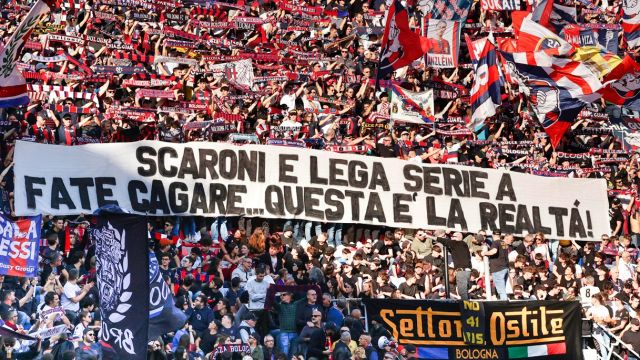Bologna, lo striscione contro il Milan e la Lega Serie A: il rinvio fa ...
