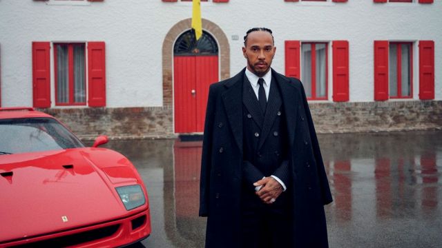 F1, Hamilton a Maranello: la prima foto in Ferrari è storia. "Ho sempre ...