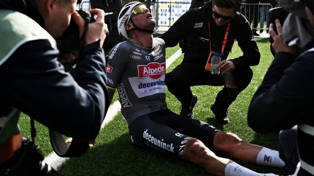 Van der Poel, il trionfo alla Parigi-Roubaix e l'accusa choc: "Colpito ...