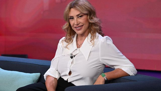 Chi è Manuela Moreno, giornalista e volto Rai: la carriera, Adriano ...