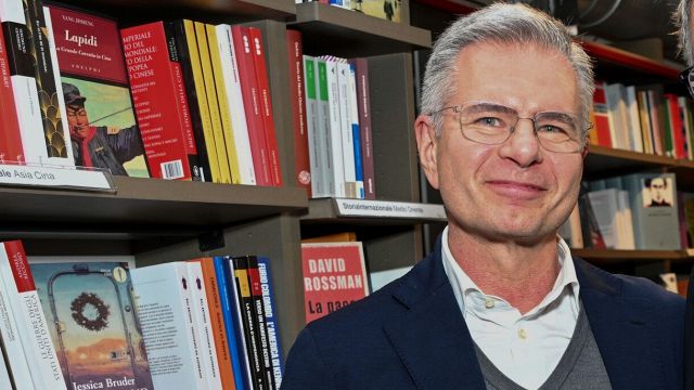 Tv: Pressing parte male a Canale 5, il nuovo format scatena gli spettatori, non bastano Gerry ...