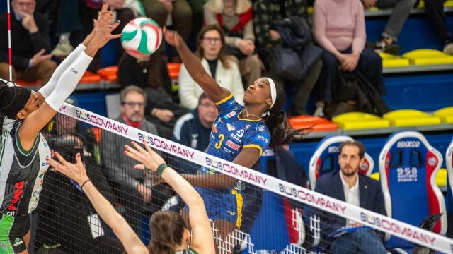 Malual, gli applausi dopo il razzismo: e Monviso batte Perugia. Egonu ...