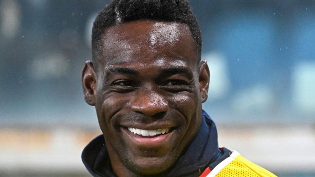 Balotelli si allena con il Chievo Verona, la guerra blocca il rientro a ...