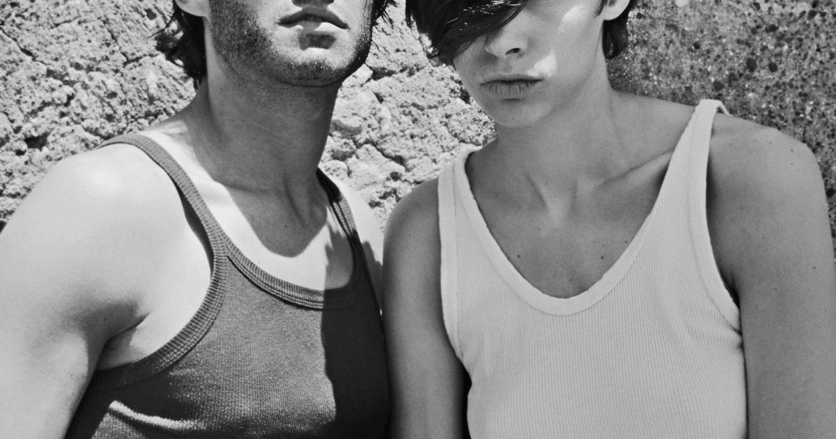 Coppia che si tiene il broncio