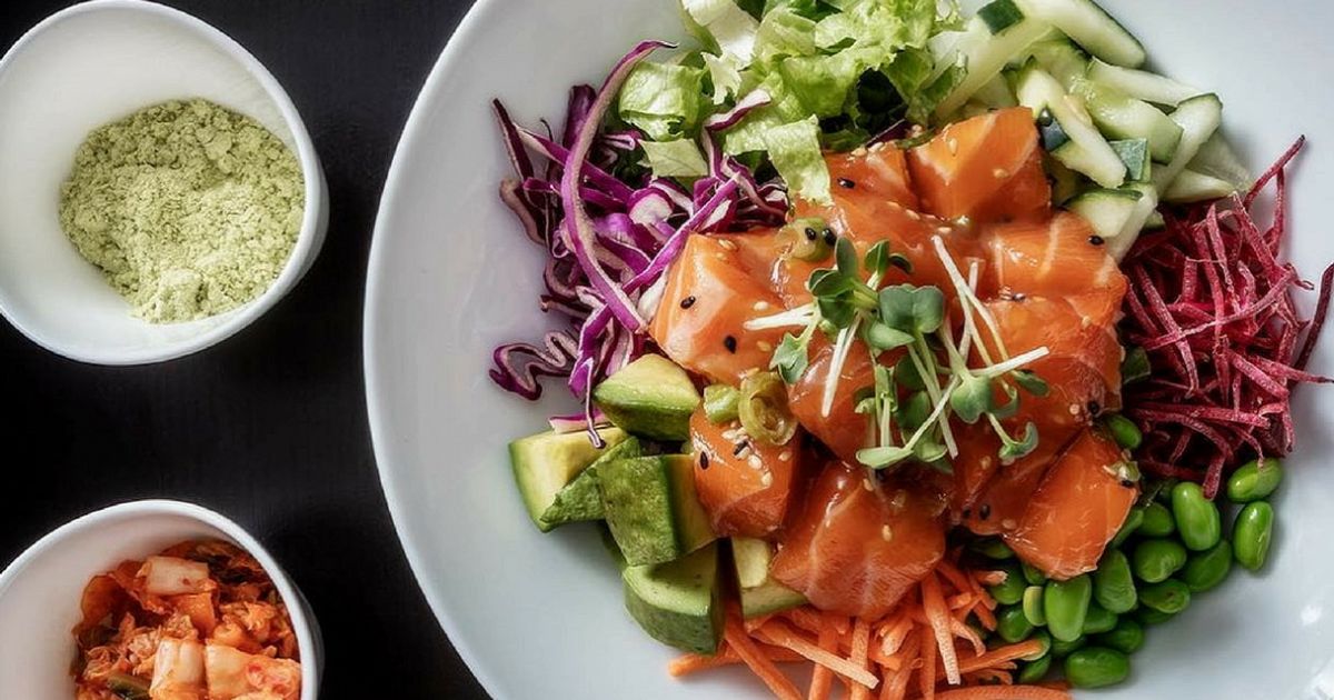 Cos’è la poke bowl e quali varianti puoi assaggiare