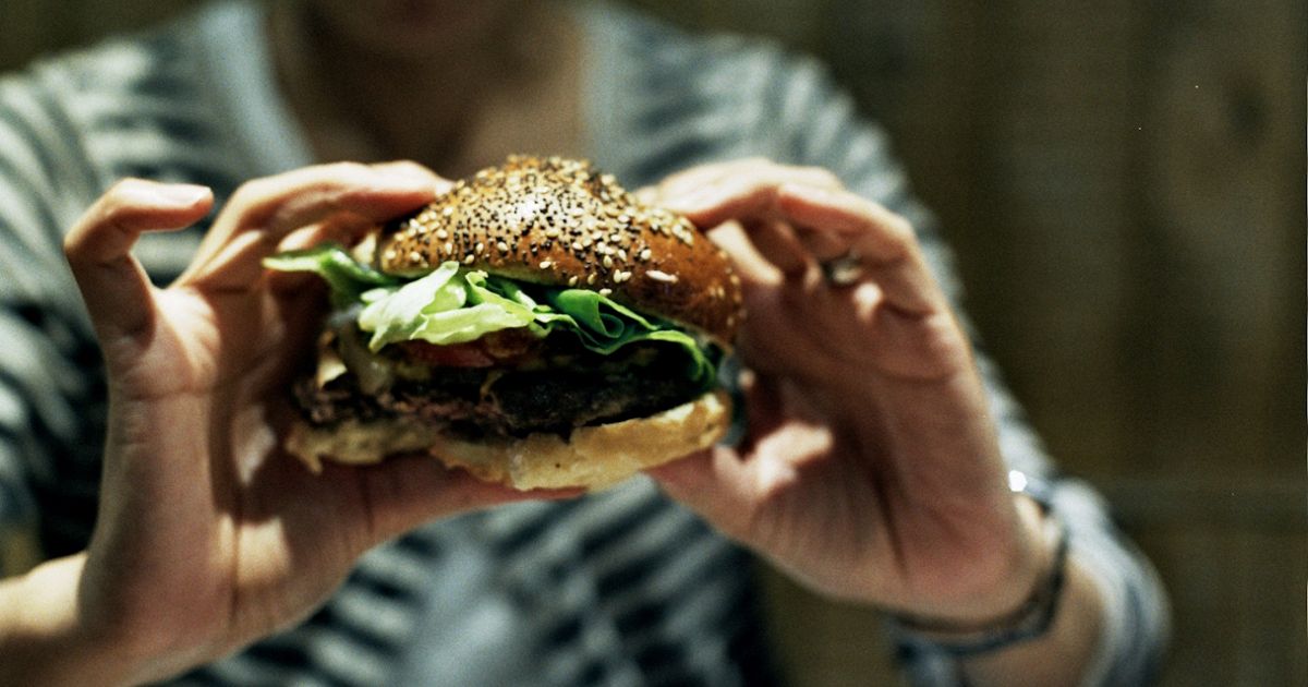 Fast food, panini con meno calorie: quali ordinare se sei a dieta