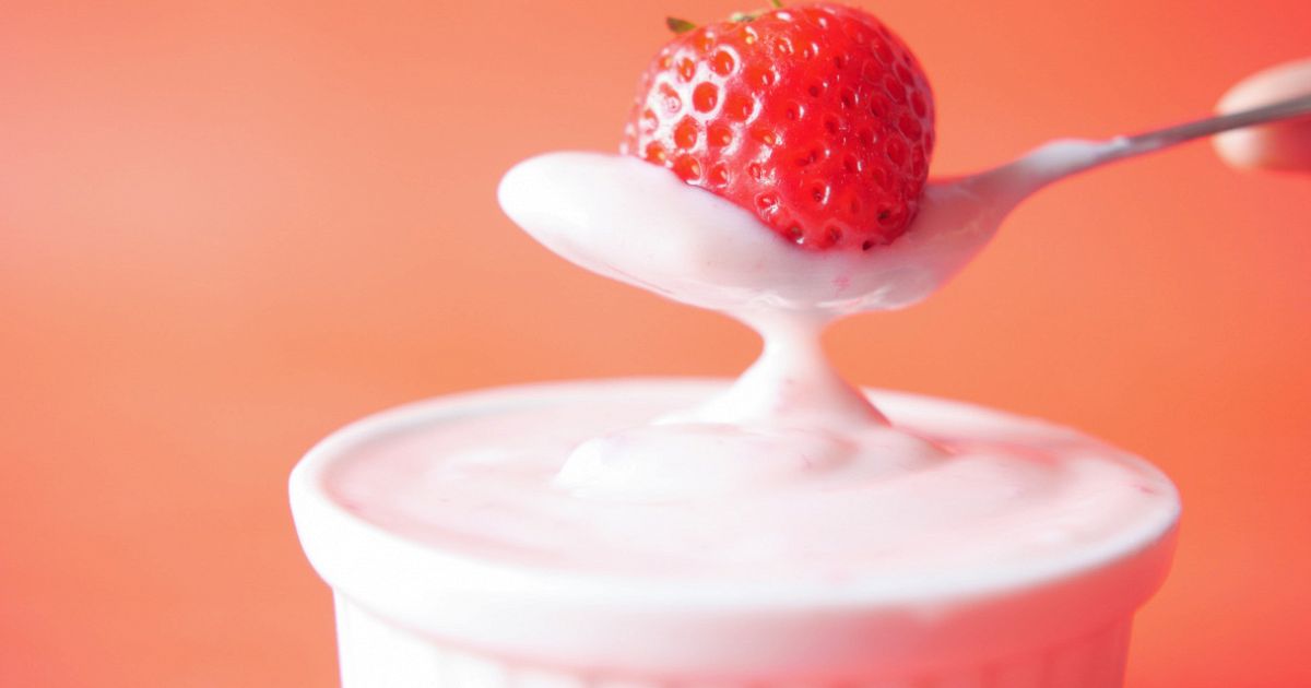 Yogurt alla fragola, sai quanto zucchero contiene? Sconcertante