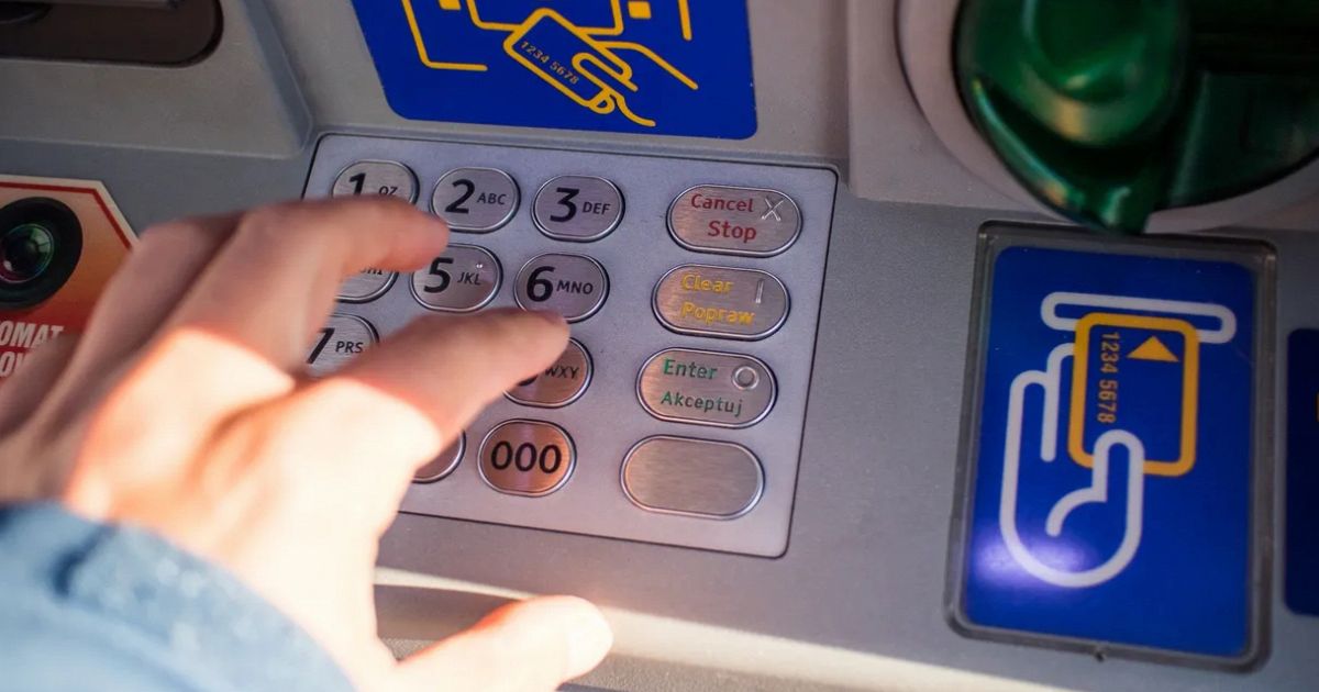 Bancomat, non superare queste cifre quando prelevi: rischi un controllo ...