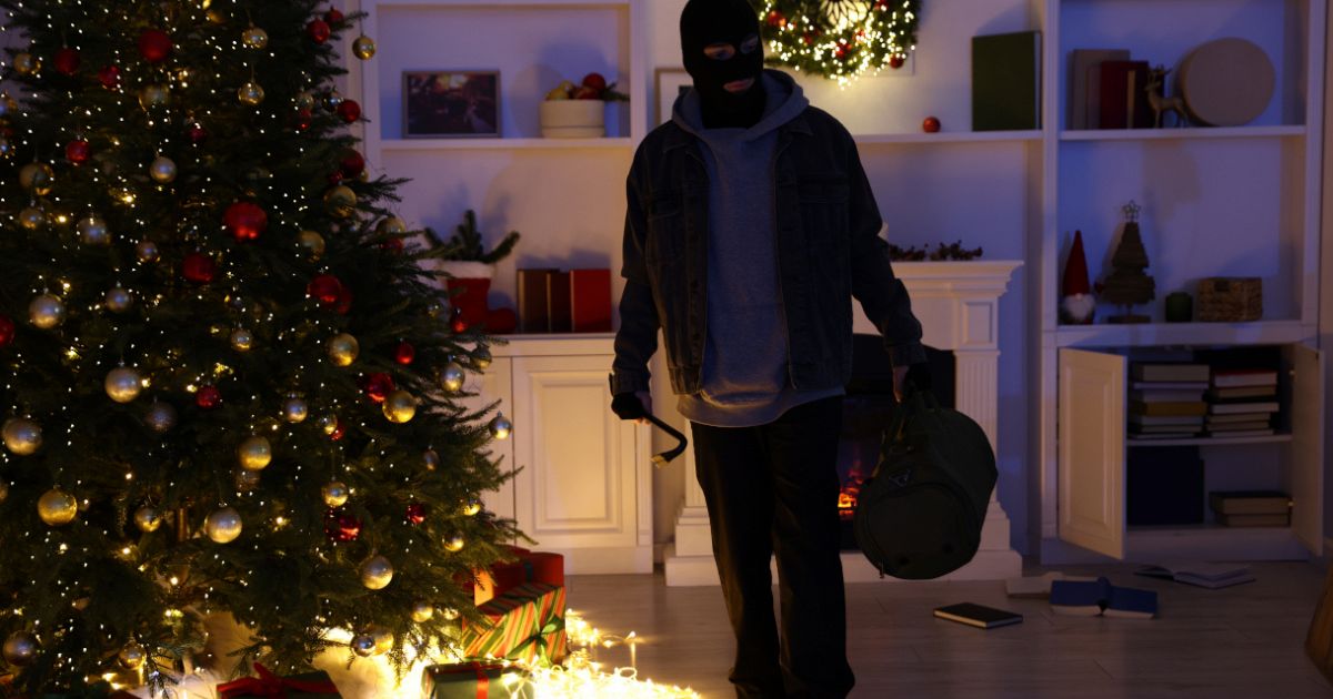 Furti in casa a Natale, la tecnica della colla che in pochi conoscono