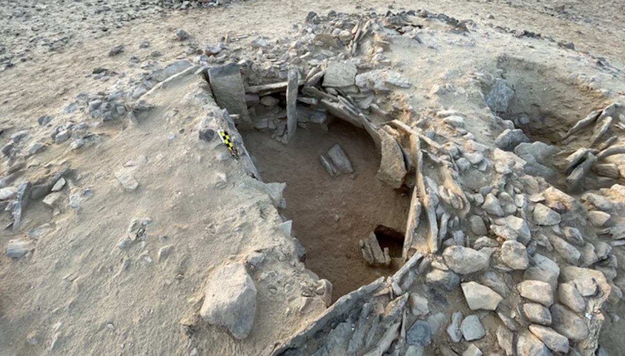 Scoperta "Stonehenge araba": emersi reperti unici nel deserto
