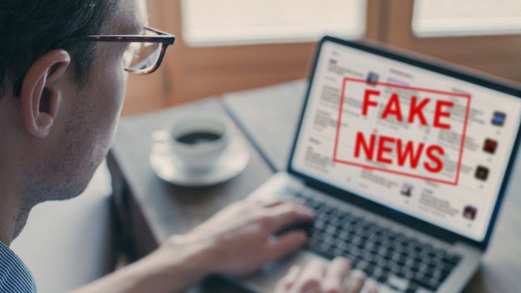 Che cosa sono le fake news e come riconoscere un'informazione falsa