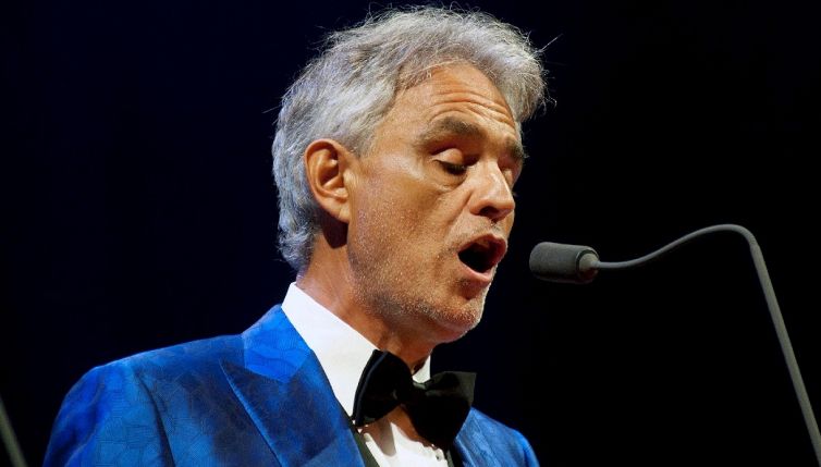 Andrea Bocelli fugge prima della finale di Sanremo: dov’è andato