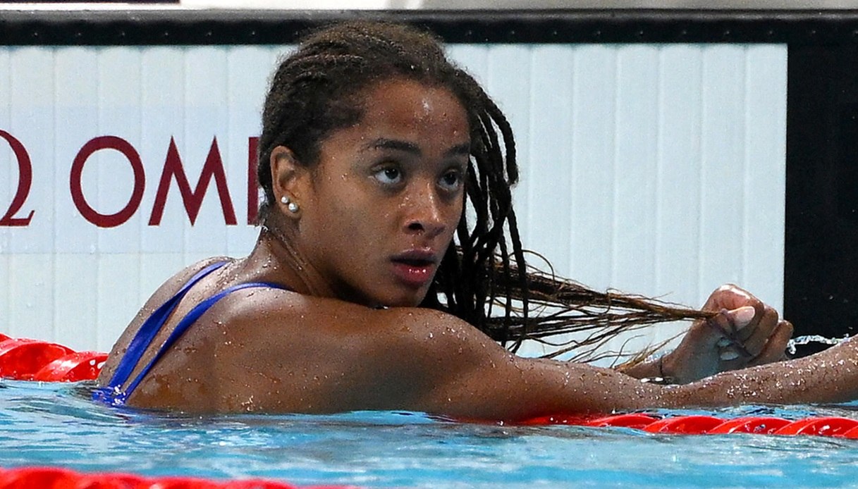 Nuoto, Sara Curtis da record: la sua lezione di educazione civica