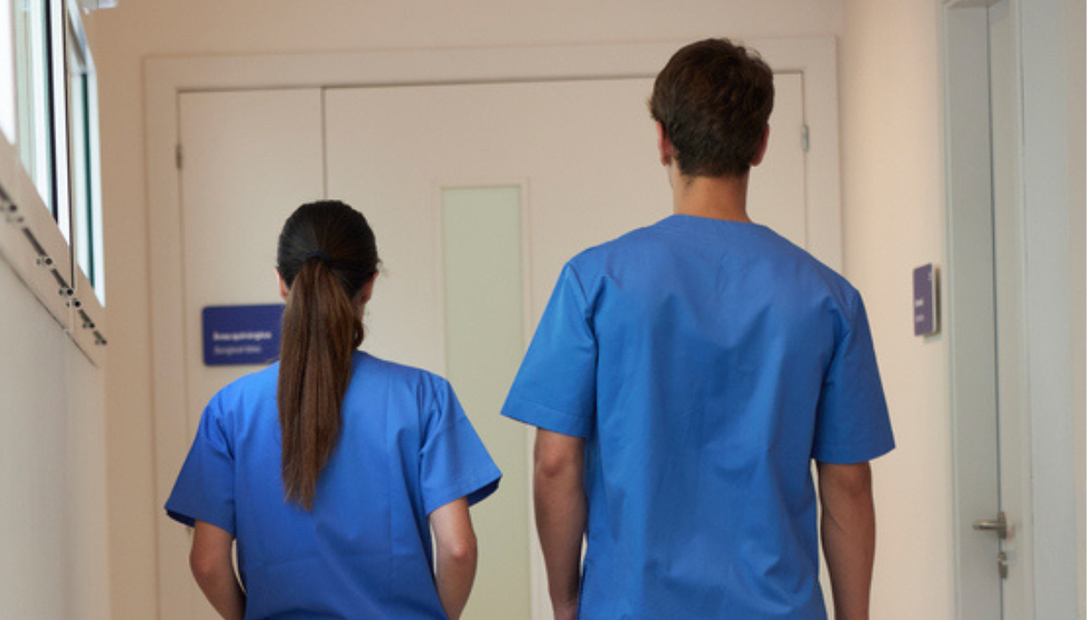 Liceo per fare gli infermieri senza laurea, la proposta è un caso