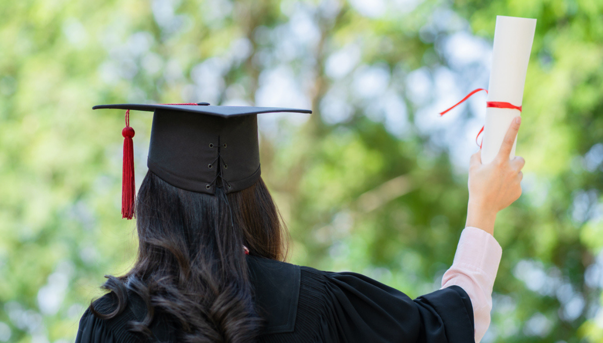 L'identikit del laureato in Italia e lo stipendio post laurea