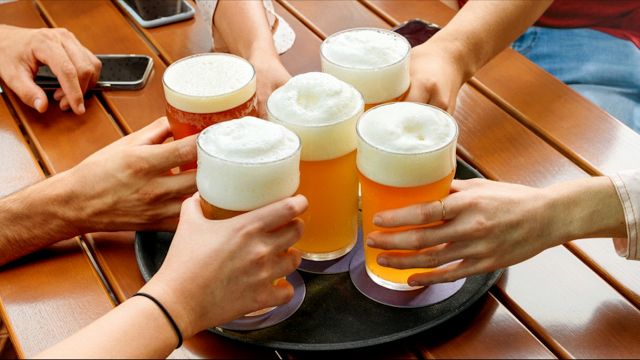 Quanto alcol si può bere davvero al giorno Quanto alcol si può bere davvero al giorno