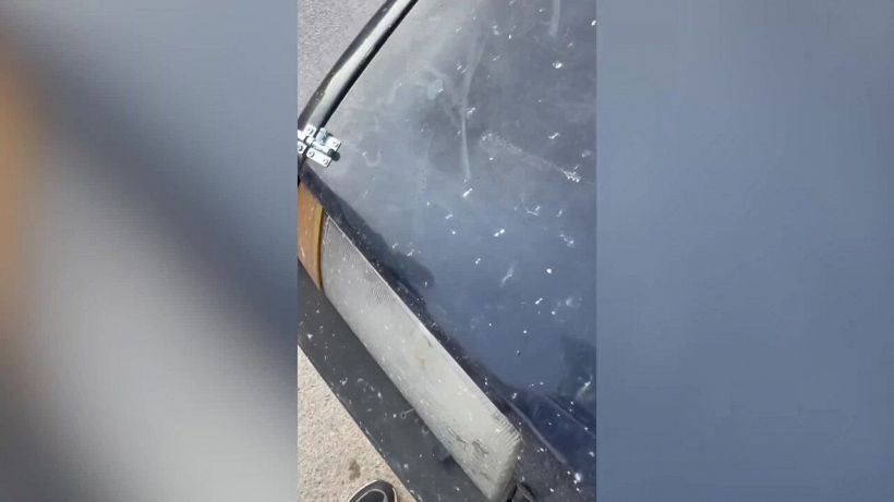 Il cofano dell'auto è rotto? La soluzione è geniale