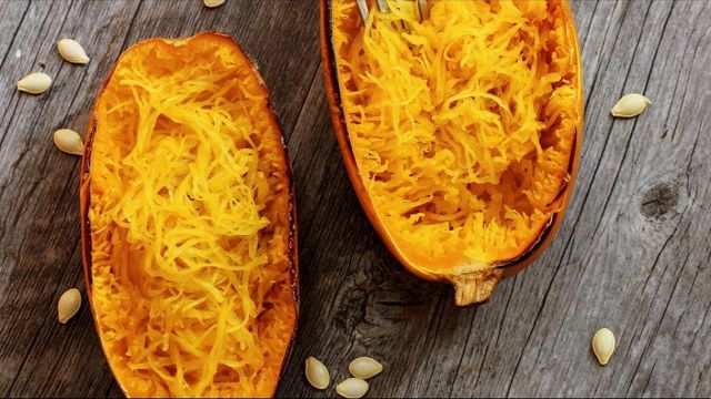 Zucca spaghetti, cos’è e come cucinarla Zucca spaghetti, cos’è e come cucinarla