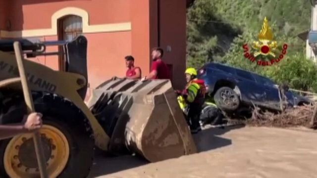 Nubifragio nelle Marche, si cercano i dispersi Nubifragio nelle Marche, si cercano i dispersi