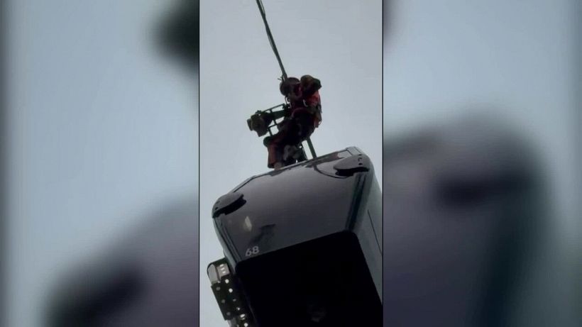 320 persone bloccate sulla funivia: l'operazione di salvataggio è ...