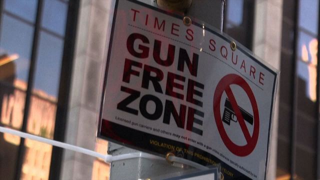 New York, vietato girare armati a Times Square: New York, vietato girare armati a Times Square: