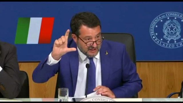 Banche, Salvini: prelievo del 40% sugli extraprofitti delle banche per ... Banche, Salvini: prelievo del 40% sugli extraprofitti delle banche per ...